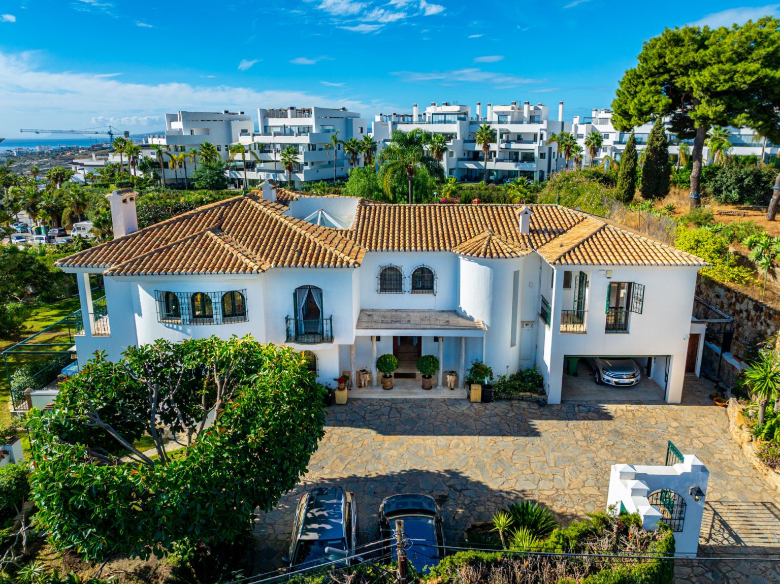 Spectacular Country Villa for Sale, Estepona - Villas & Fincas